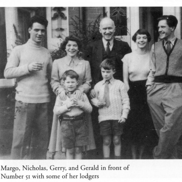 Το αγαπημένο νησί της λογοτεχνικής οικογένειας ξανά στο επίκεντρο της ...